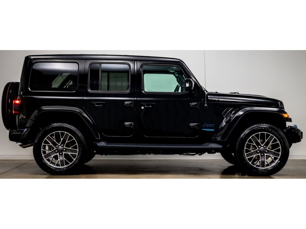 Mopar 4xe High Altitude Sahara 20x8 Inch Wheel - 4755590AA | Mopar ...