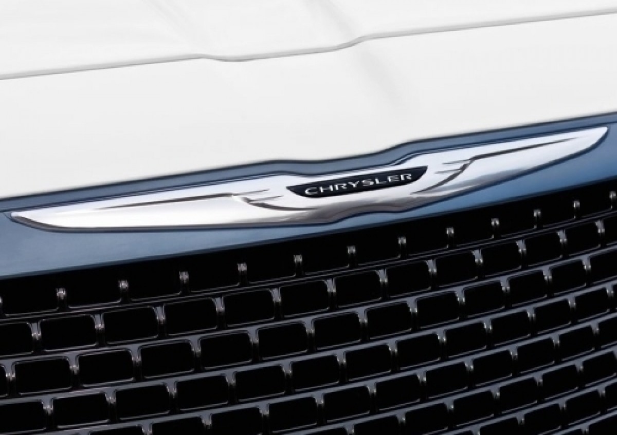 Mopar Grille Emblem SRT8 - 68088468AA | Mopar Online Parts