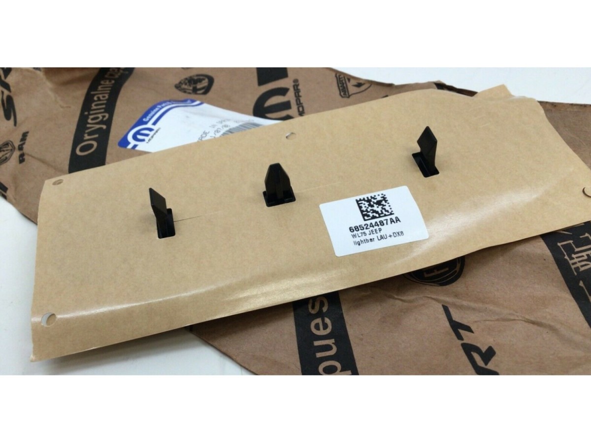 Mopar Gloss Black Altitude Edition Tailgate Jeep Emblem For Three Row ...