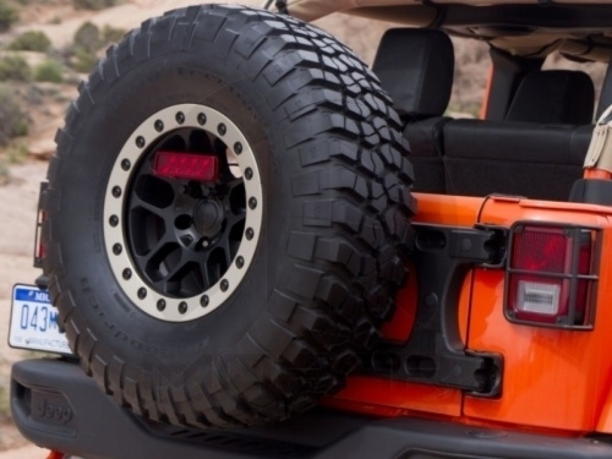 Mopar Tailgate Hinge System - 82214770AC | Mopar Online Parts