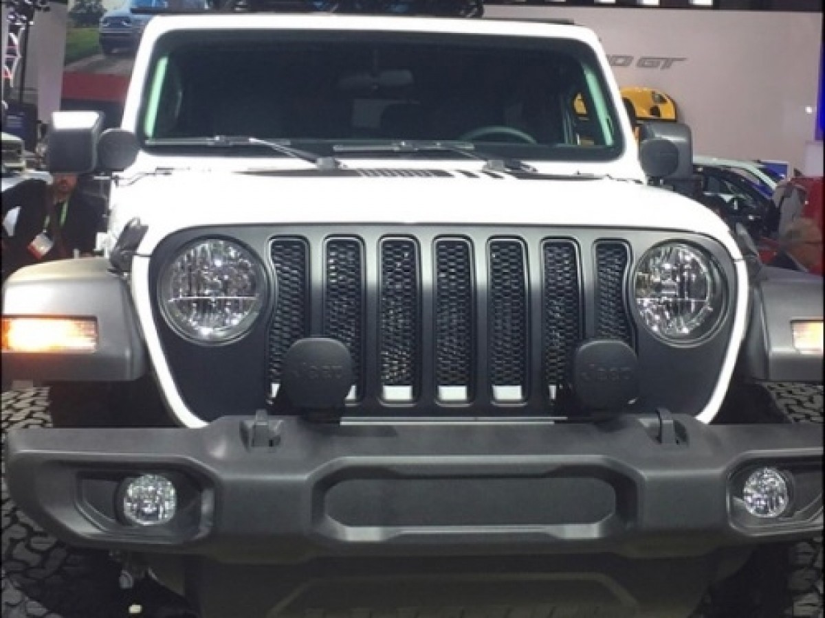 Mopar Grille Satin Black - 82215114 | Mopar Online Parts