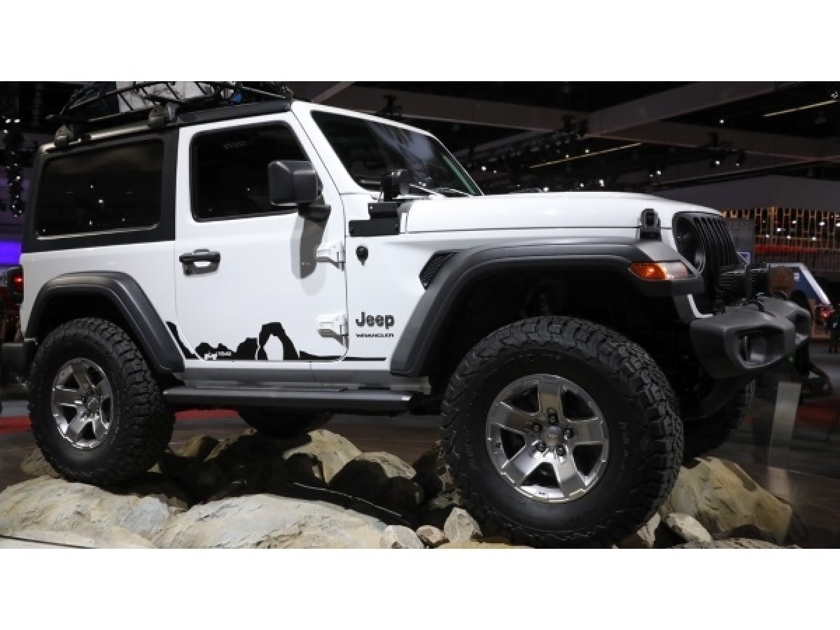 Authentic Mopar Bodyside Decal MOAB Mountains 2 Door - 82215730 | Mopar ...